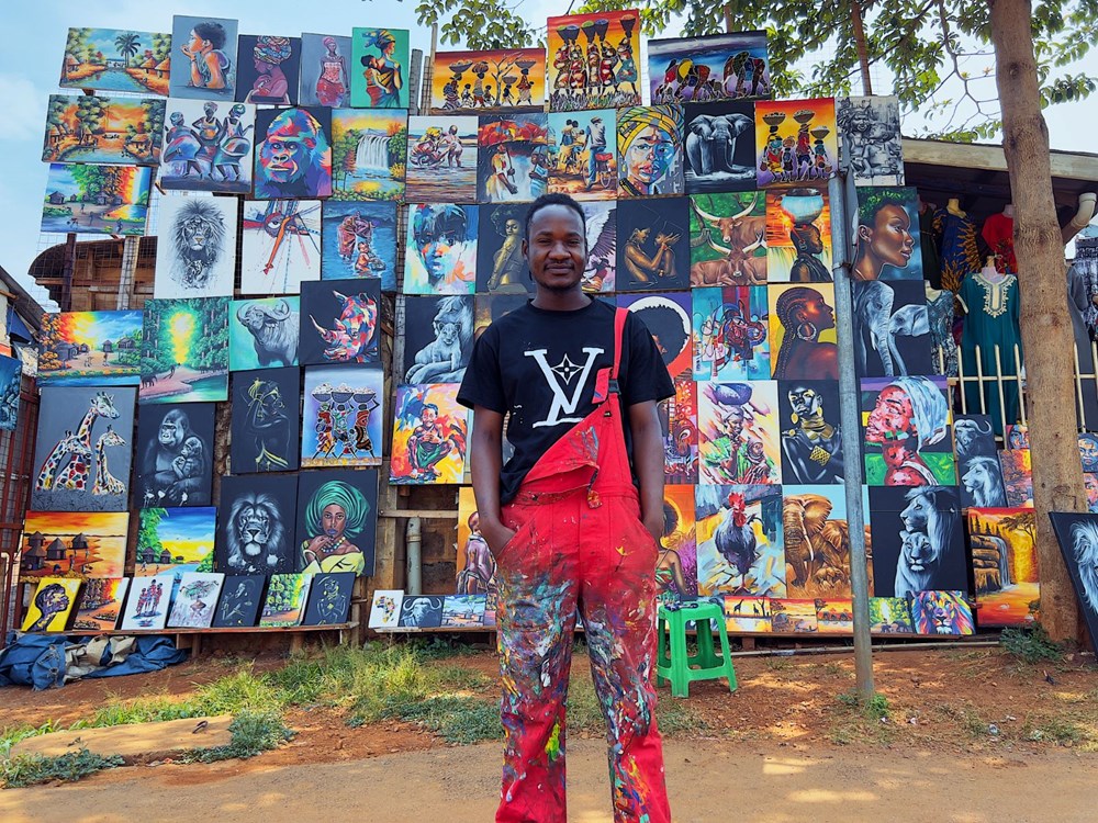 Uganda’da ressam Ivan Mubiru yoksul mahallelerin çocuklarını resmediyor ...