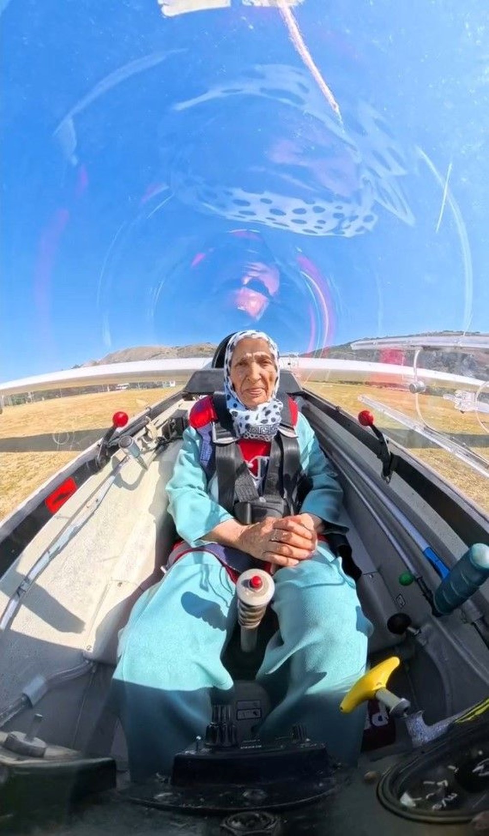 "Uçak kullanmak isterdim" demişti, Mürüvvet teyzenin hayali gerçek oldu ...