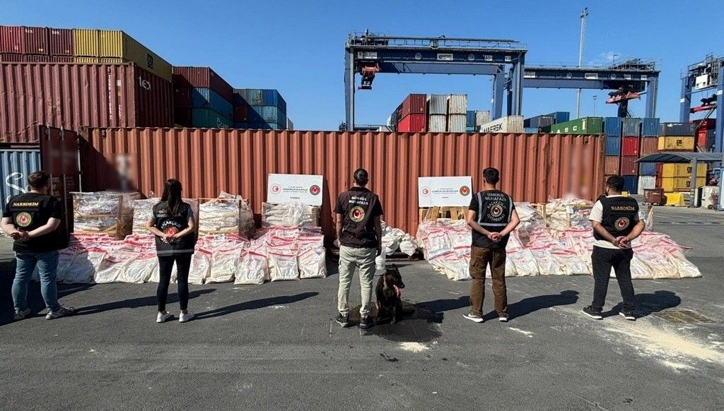 Türkiye ile İspanya'dan ortak operasyon: Ambarlı'da una emdirilmiş 1,7 ...