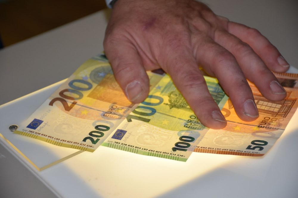 AMB Yeni 100 Ve 200 l k Euro Banknotlar Tan tt NTV amb-yeni-100-ve-200-l-k-euro-banknotlar-tan-tt-ntv
