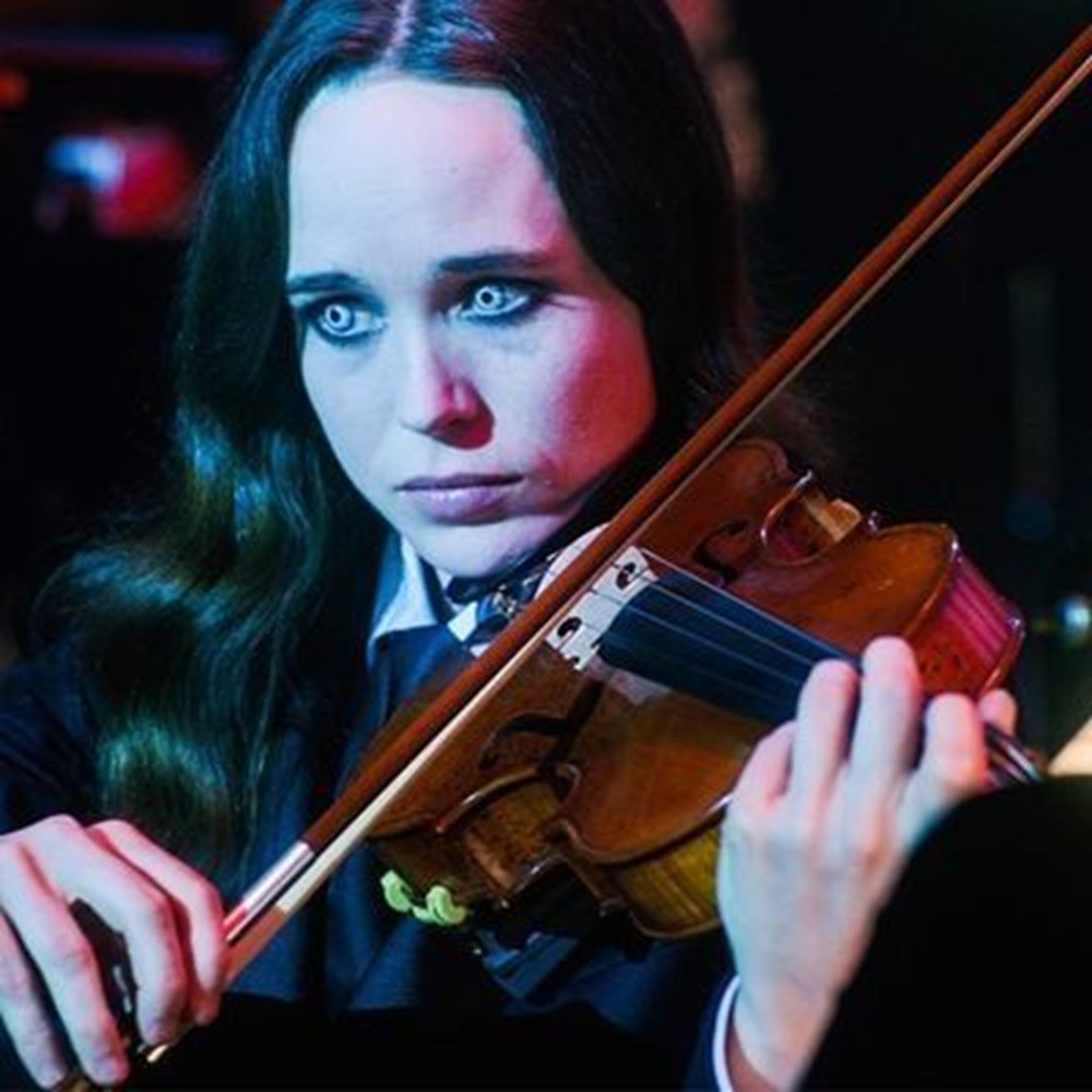 Trans olduğunu açıklayan Ellen (Elliot) Page Umbrella Academy'ye devam ...