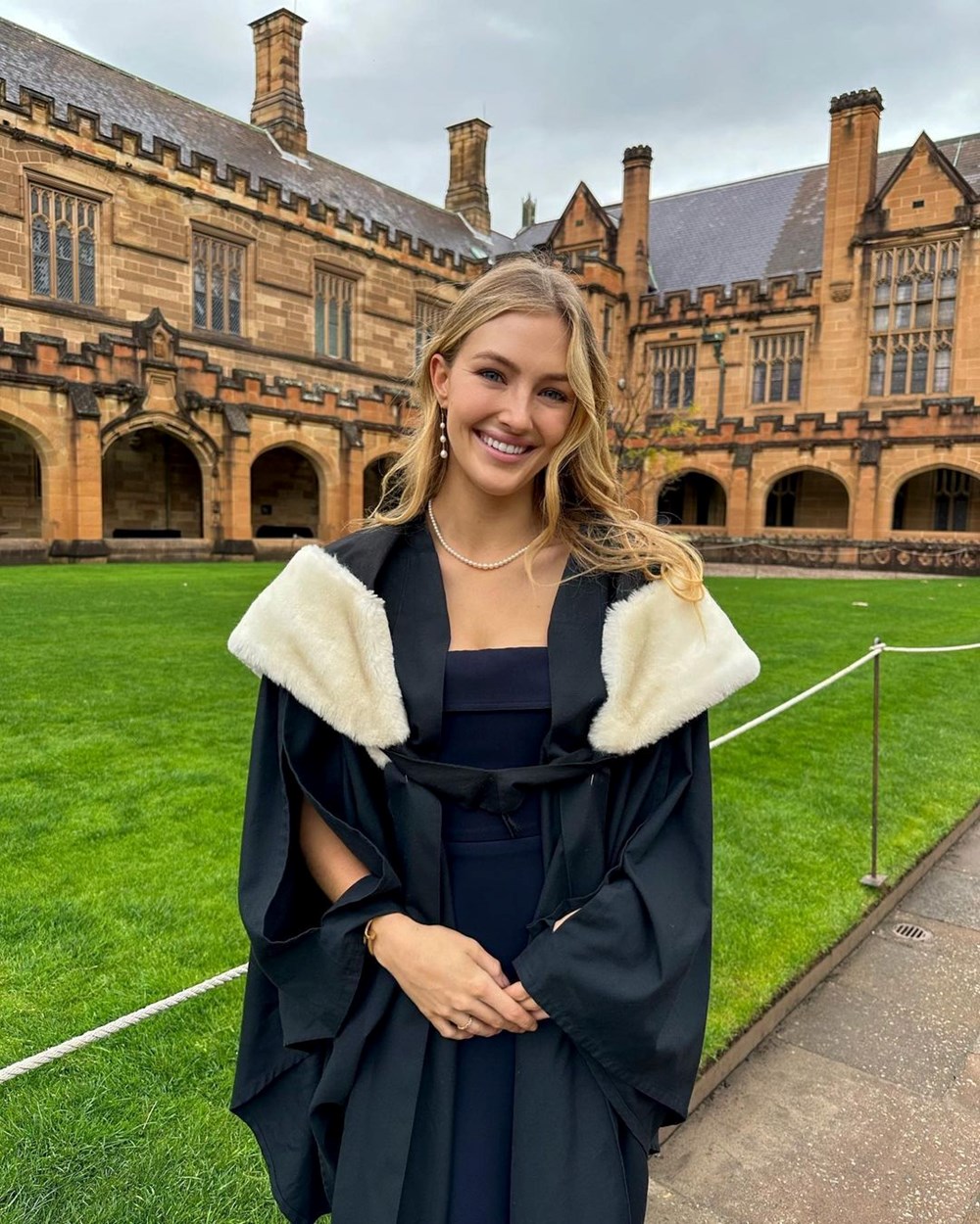 Miss Universe finalisti Sienna Weir ailesinin onayıyla yaşama veda etti ...