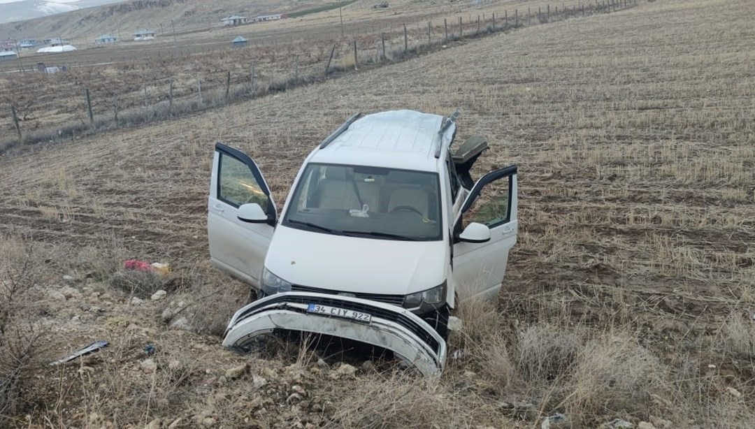 Van'da kamyon panelvan araca çarptı: 3 yaralı - Son Dakika Türkiye ...