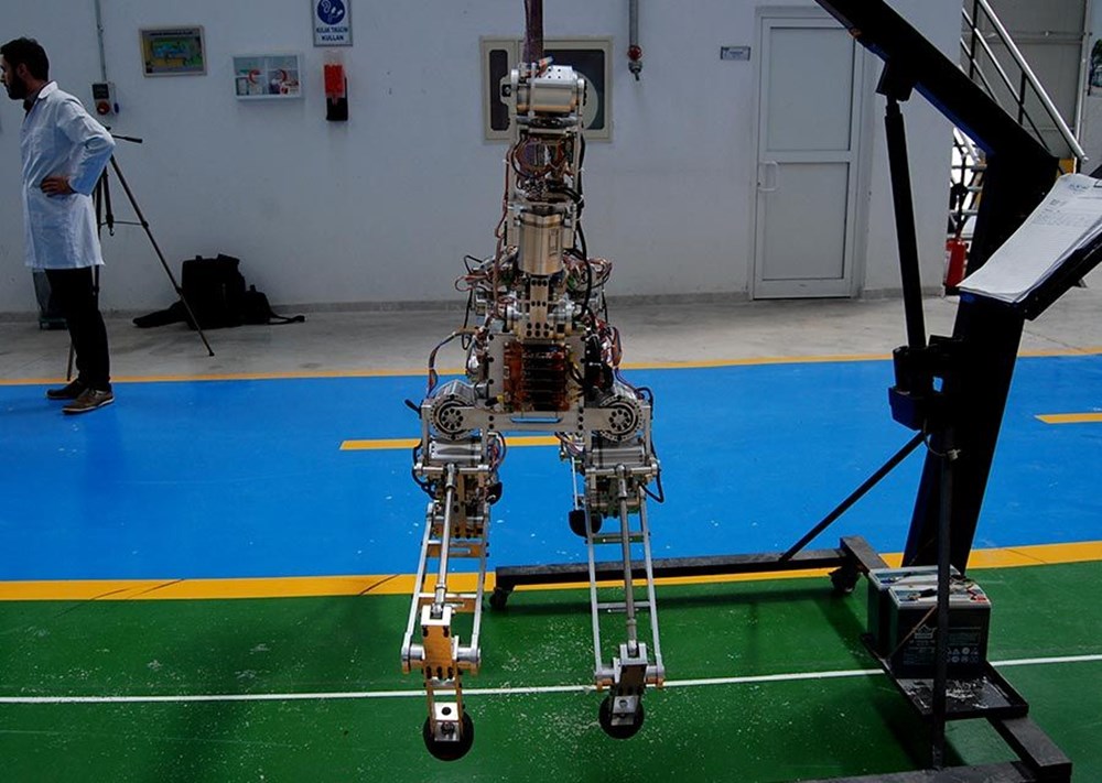 4 ayaklı ‘ARAT’ isimli robot insanlar için tehlikeli işlerde ...