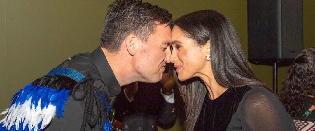 Meghan Markle ilk kez tek başına resmi etkinlikte (Burnuyla selamladı ...