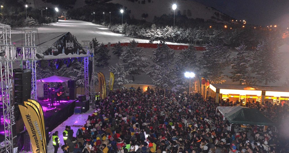 Palandöken'de eksi 16 derecede Teoman konseri - Son Dakika Yaşam ...