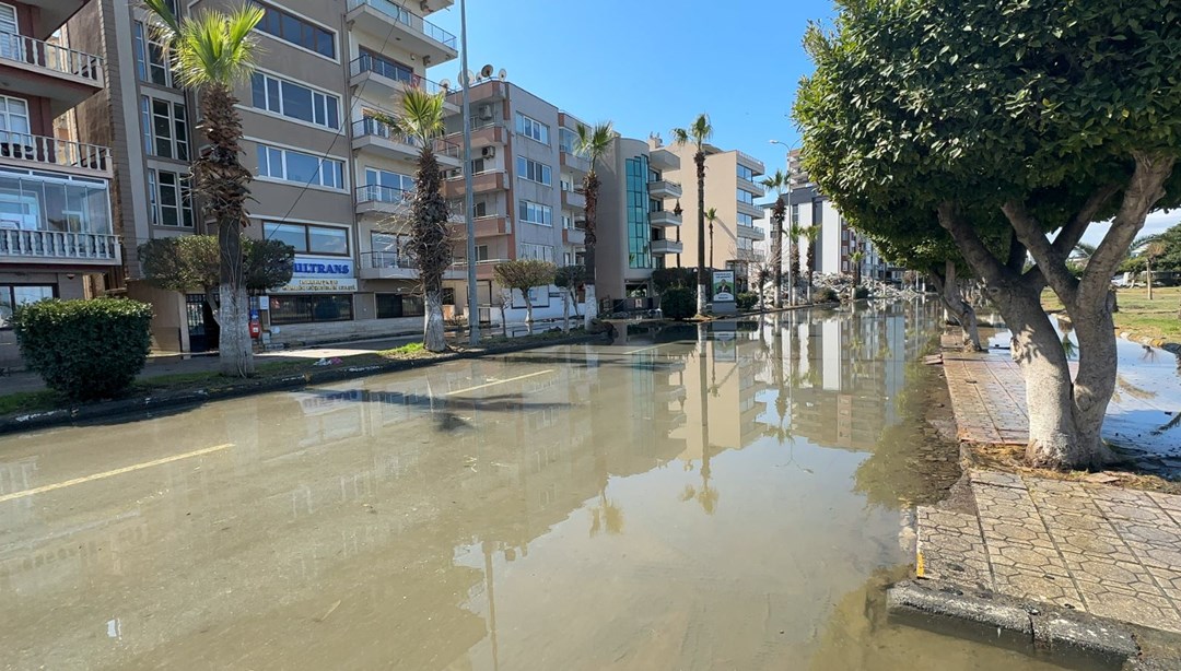 İskenderun sahili 1 metre çöktü: Zeminde su, gevşek kum var - Son ...