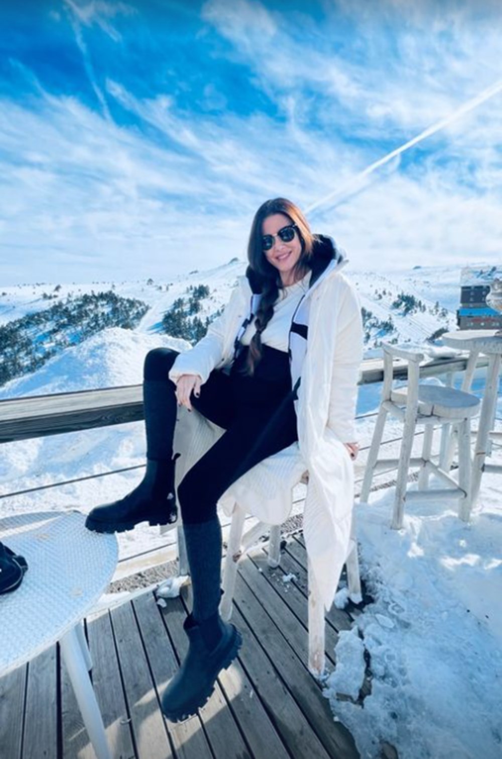 Kıvanç Tatlıluğ'un hamile eşi Başak Dizer'den karnı burnunda yeni poz ...