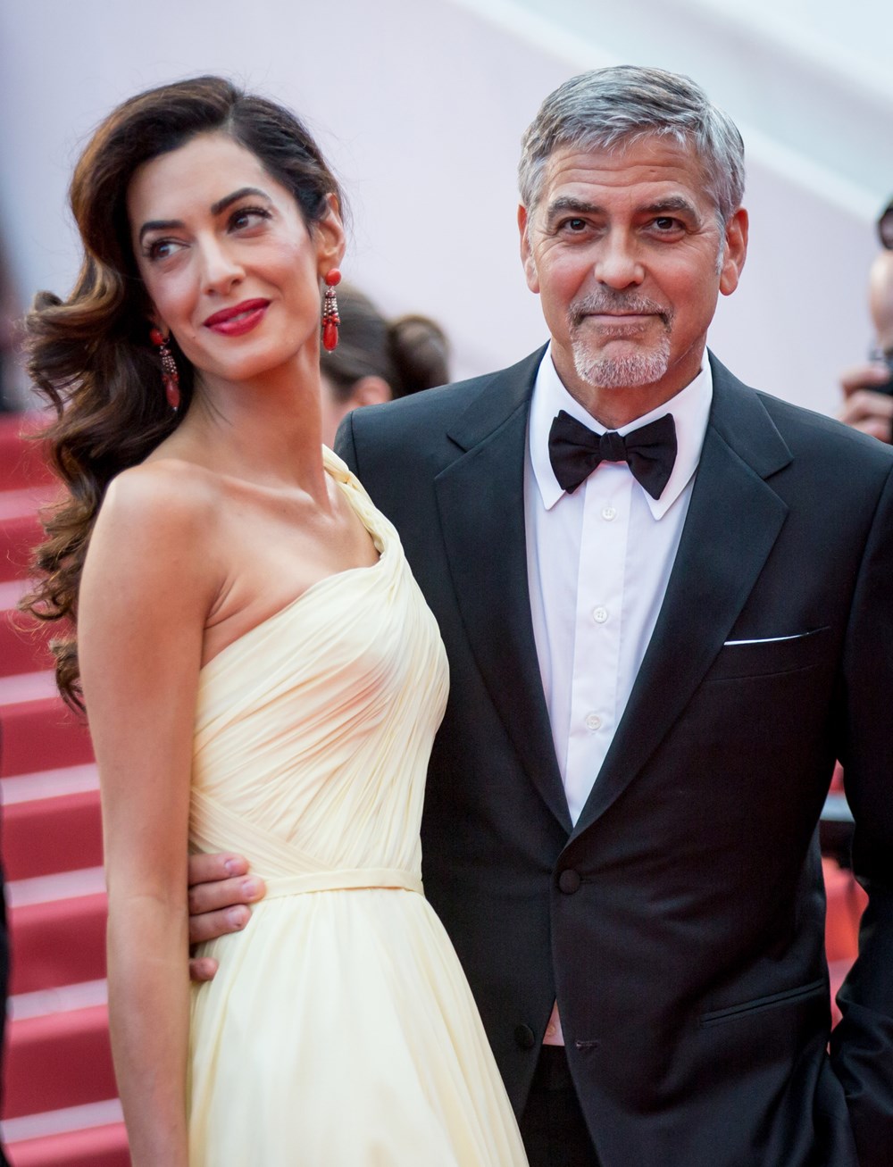 George Clooney ilk kez ikiz bebekleriyle - Son Dakika Yaşam Haberleri ...