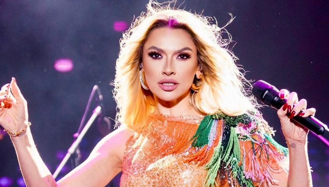 Hadise'nin gönderme yaptığı şarkı listelerde birinci sırada - Son ...