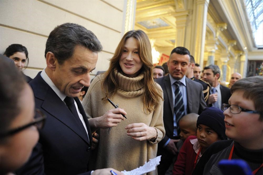 Carla Bruni iki ay sonra göründü - Son Dakika Yaşam Haberleri | NTV Haber