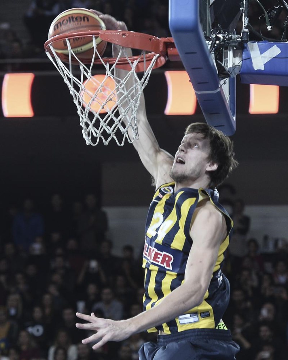 "Sony Xperia Smaç Yarışması"nın galibi Kenneth Gabriel oldu - Son ...