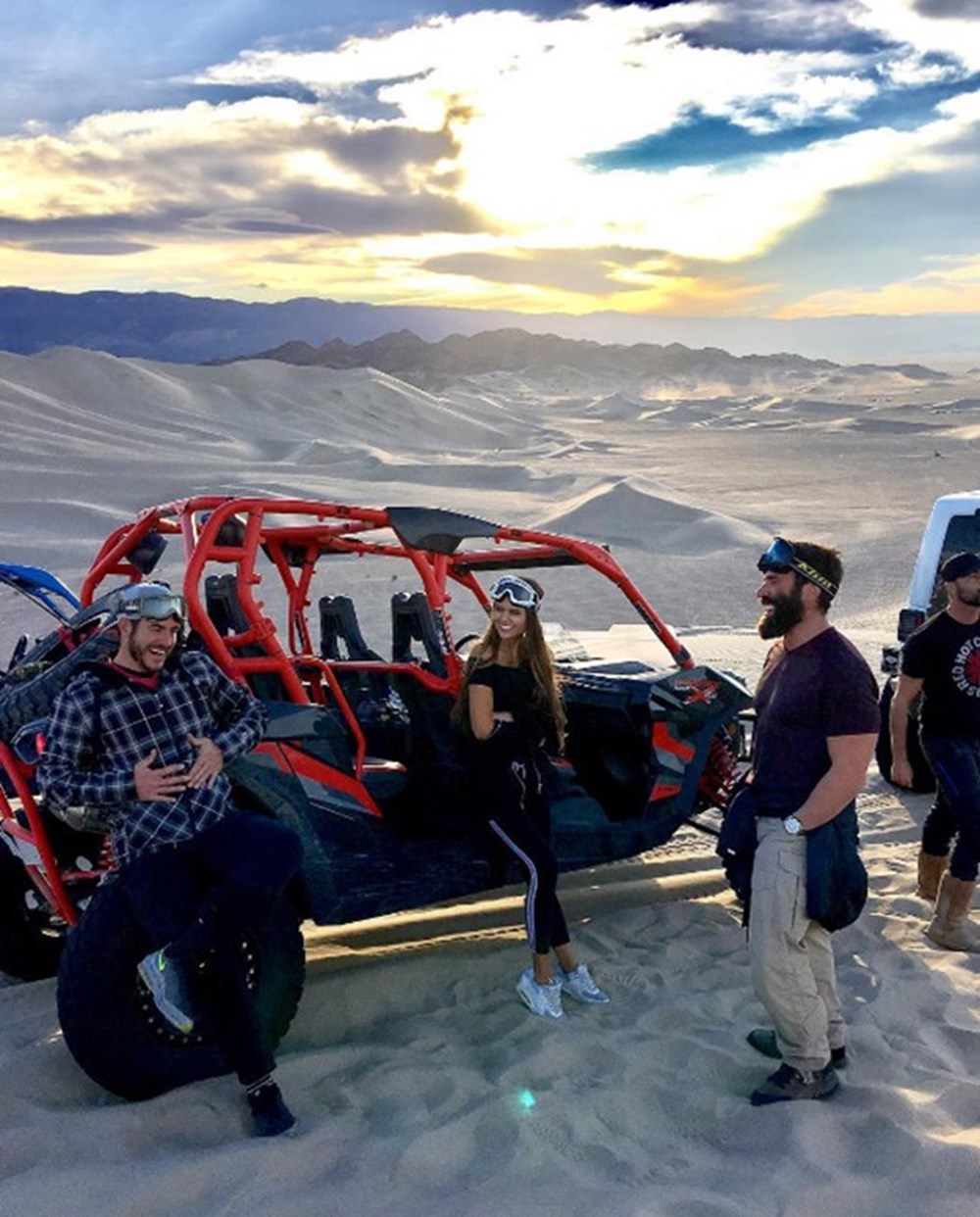 Instagram'ın Kralı Dan Bilzerian'ın ilk sevgilisi Sofia Bevarly - Son ...