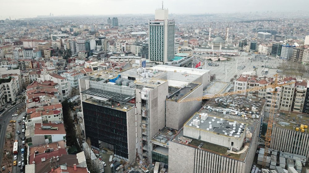 Taksim'deki Atatürk Kültür Merkezi'nde (AKM) son durum havadan görüntülendi