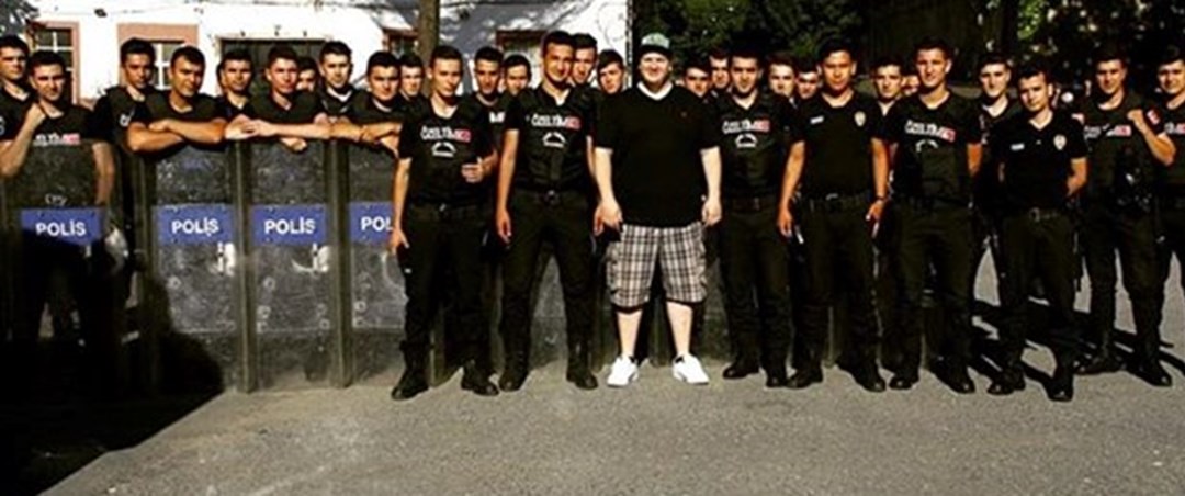 "İyi ki varsın polisim" (Türk Polis Teşkilatı'nın 172. yılı) - Magazin ...