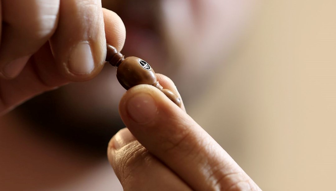 Kullanılmayan objeler heykeltıraşın elinde tespihe dönüşüyor | N-Life