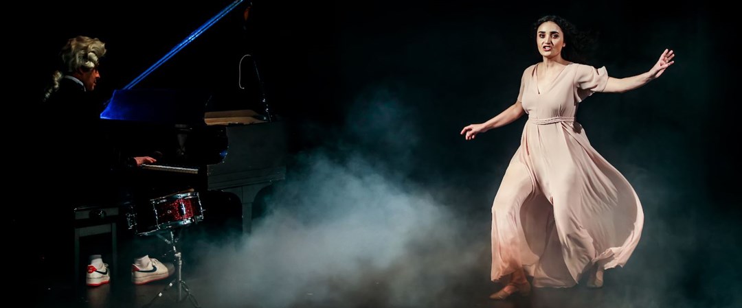 Fadik Sevin Atasoy tek kişilik oyunuyla ilk kez Zorlu'da