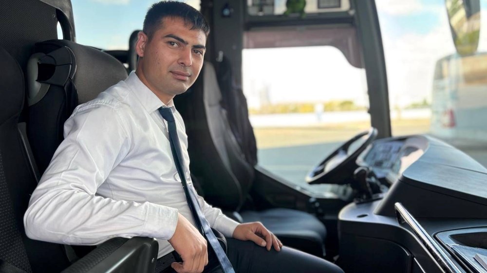 Şoför rahatsızlandı, muavin direksiyon hakimiyetini aldı: Yolcu ...