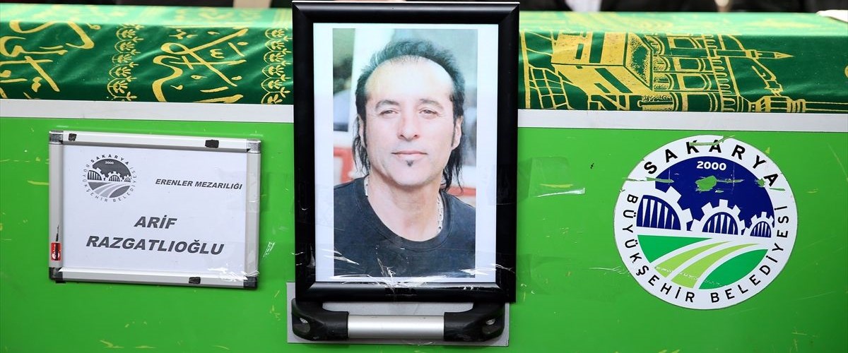 "Tek teker Arif"in cenazesi toprağa verildi - Son Dakika Türkiye ...