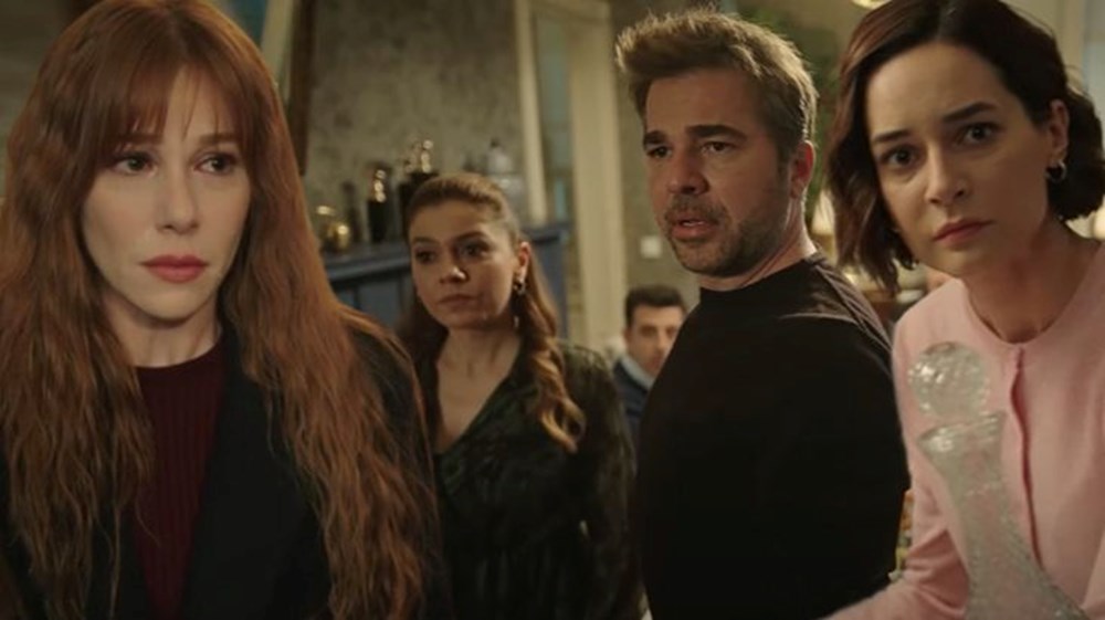 Çöp Adam'ın Berrin'i Sedef Avcı'dan Elçin Sangu ile set pozu | N-Life