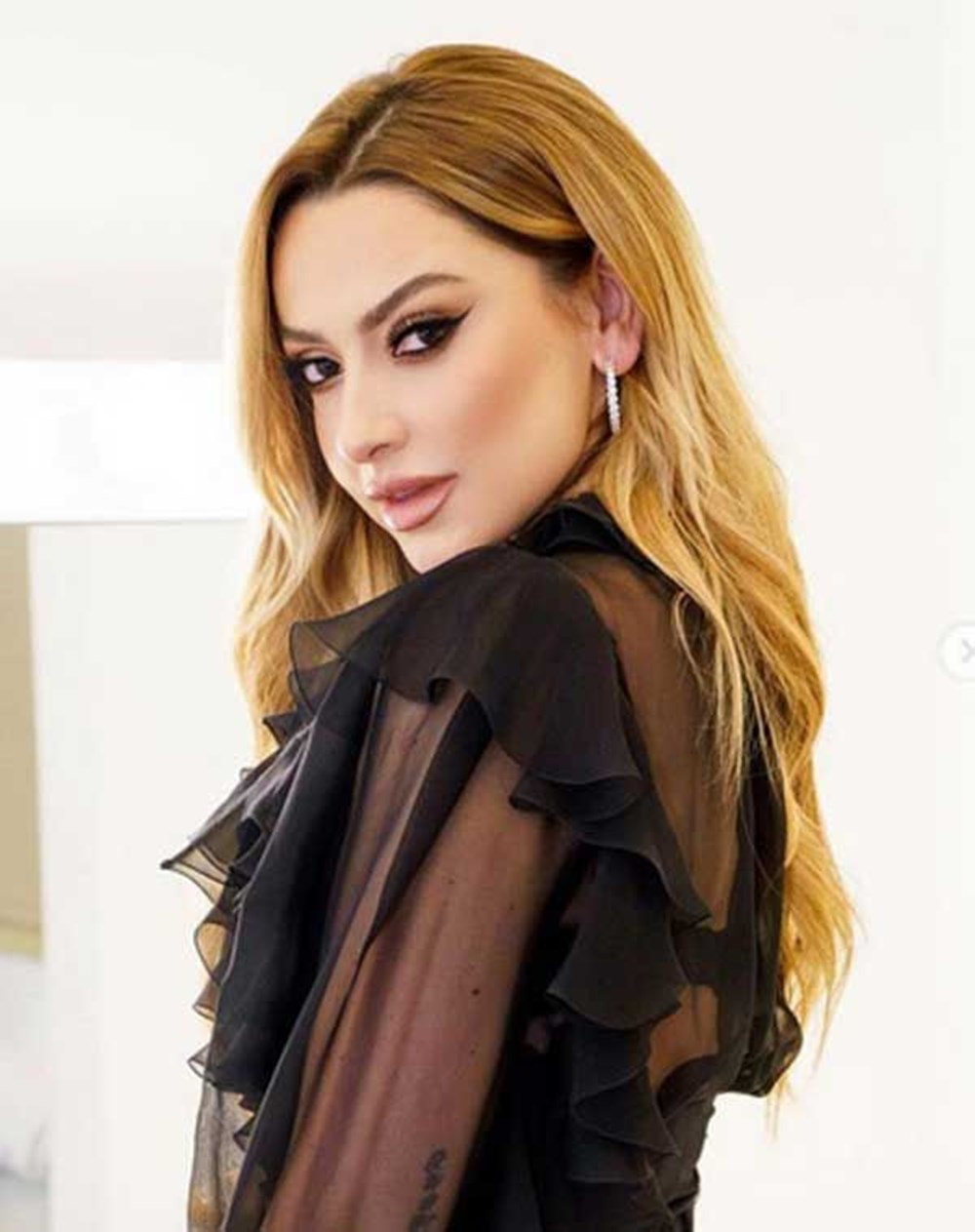 Hadise'nin 22 bin TL'lik stili - Son Dakika Yaşam Haberleri | NTV Haber