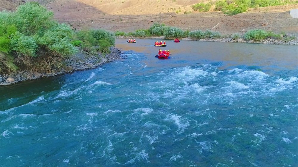 Elazığ'da Murat Nehri'nde rafting heyecanı