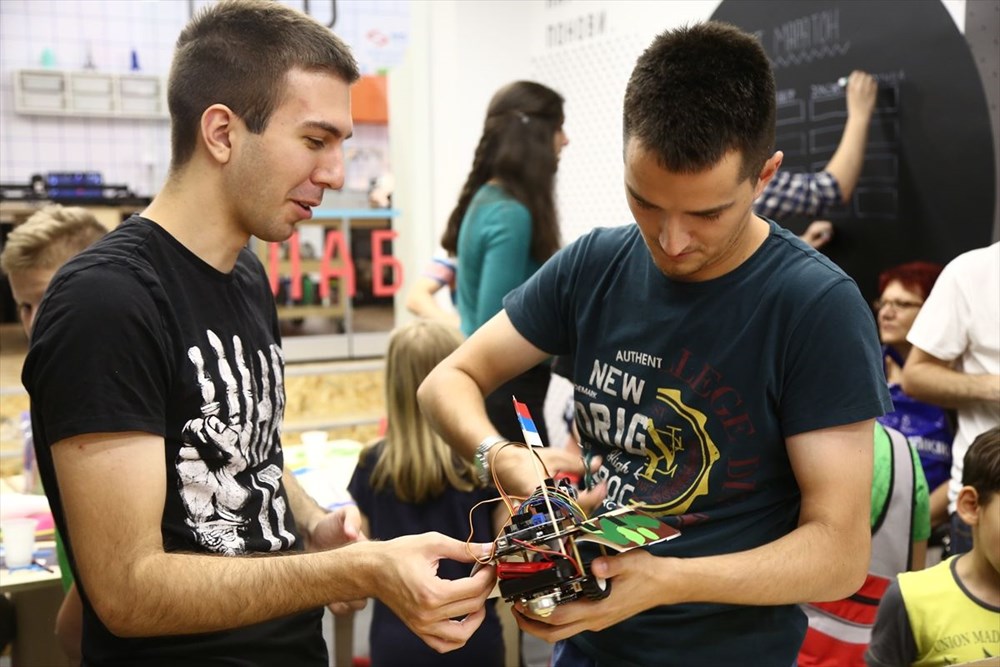 Nikola Tesla'nın anısına robot maratonu düzenlendi - Son Dakika ...