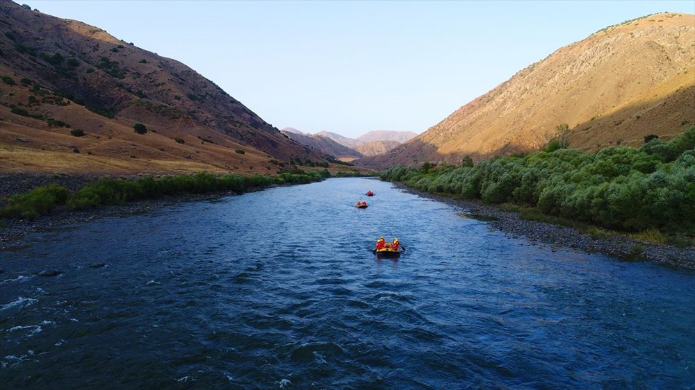 Elazığ'da Murat Nehri'nde rafting heyecanı
