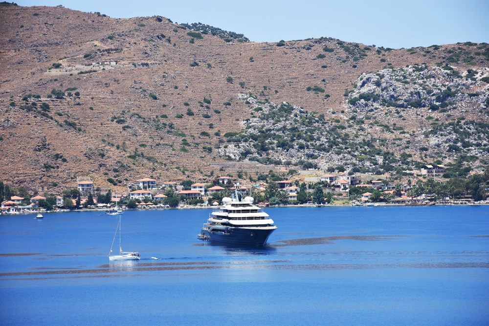 Rus iş insanı mega yatla Muğla koylarında (Flying Fox'un haftalık ...