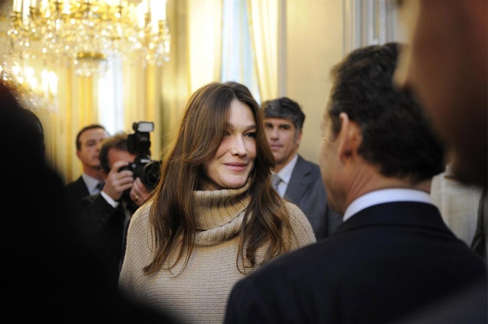 Carla Bruni iki ay sonra göründü - Son Dakika Yaşam Haberleri | NTV Haber