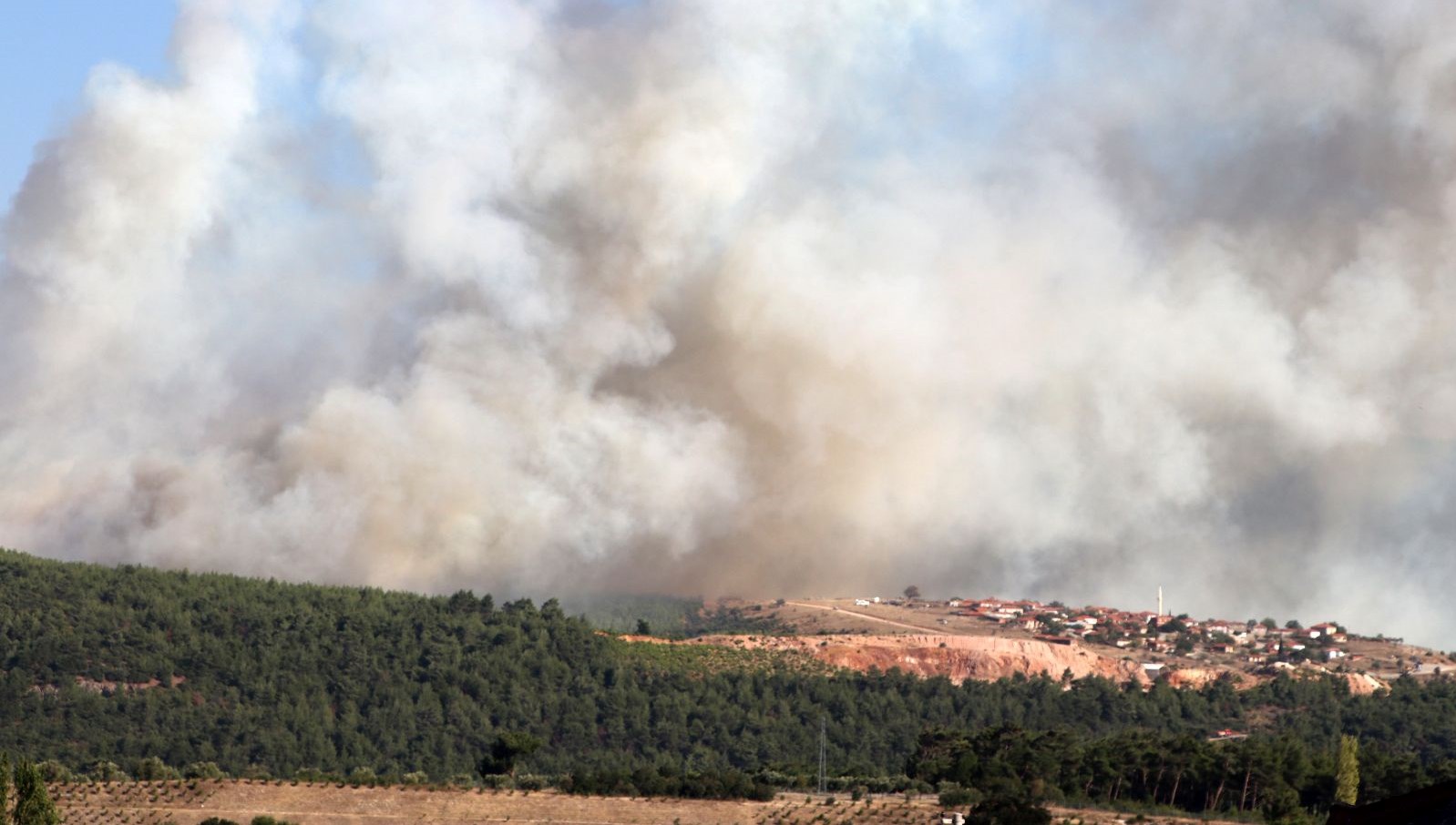 Manisa'nın Soma ilçesindeki orman yangını kontrol altına alındı - Son ...