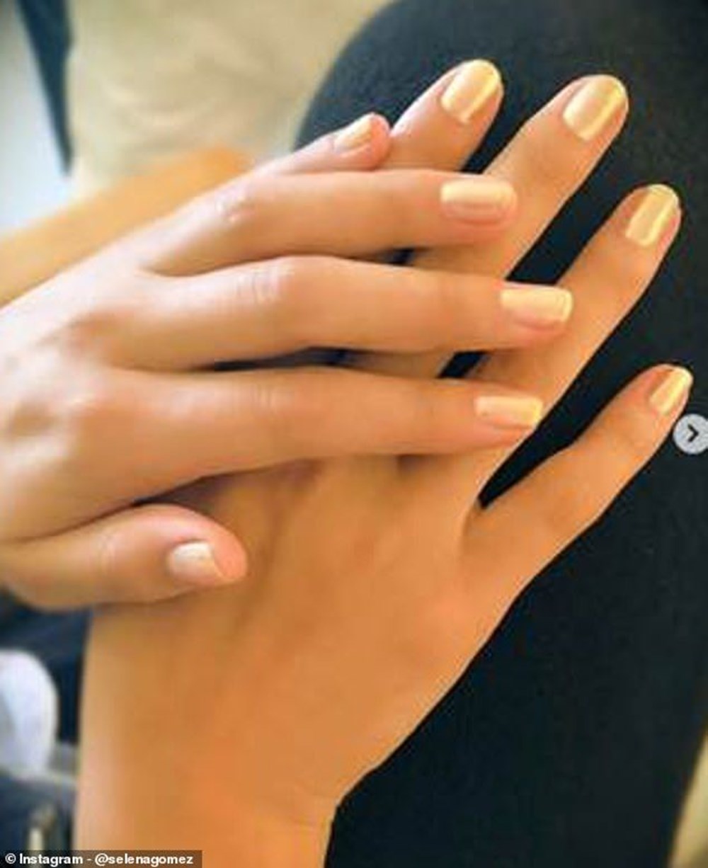Sara Tasker: Instagram'ın yeni trendi: Parmak eklemlerini boyatmak ...