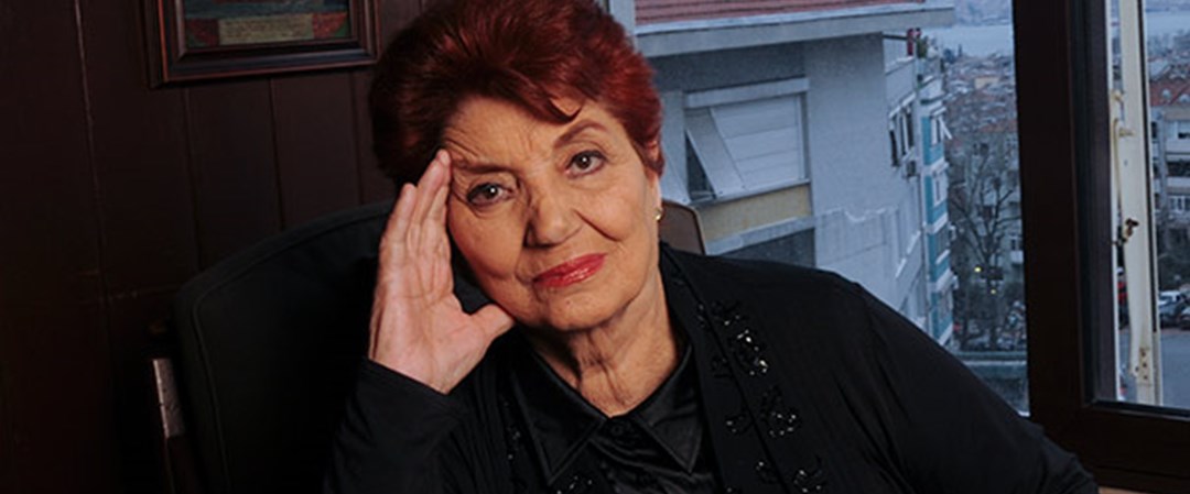 Sezer Sezin'e son veda (Şoför Nebahat)