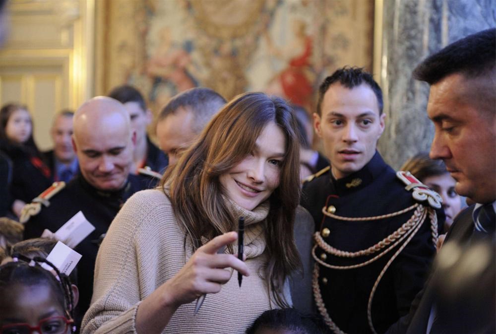 Carla Bruni iki ay sonra göründü - Son Dakika Yaşam Haberleri | NTV Haber