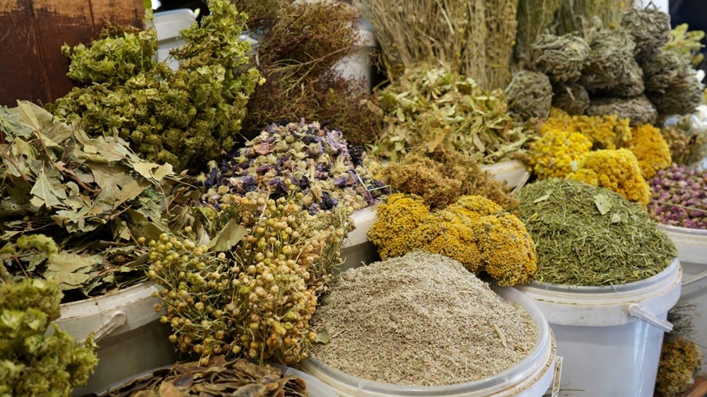 Faydalarını duyan aktara koşuyor! Ses kısıklığı ve öksürüğe birebir ...