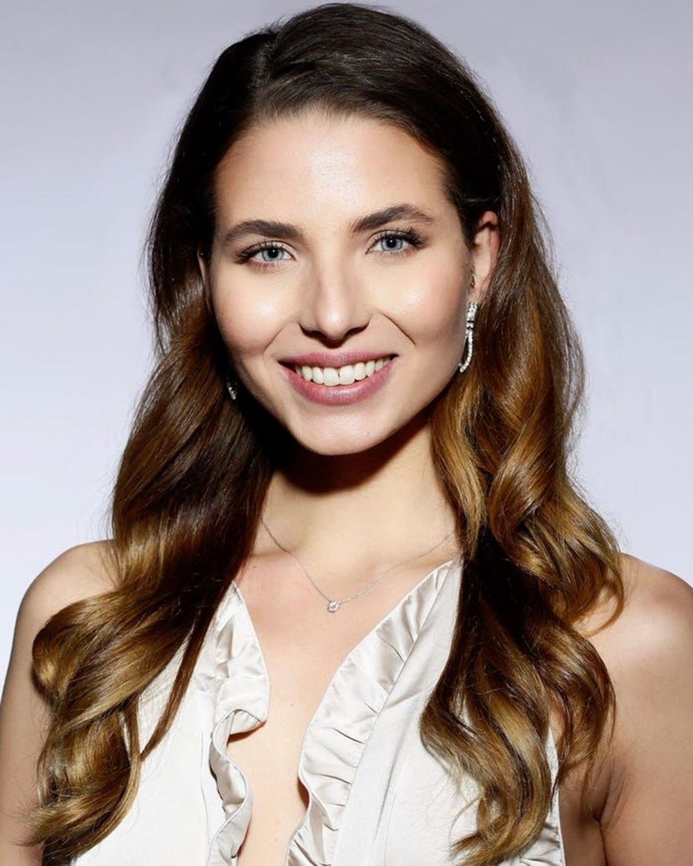 Miss Universe 2021 için geri sayım: Cemrenaz Turhan Türkiye'yi temsil ...