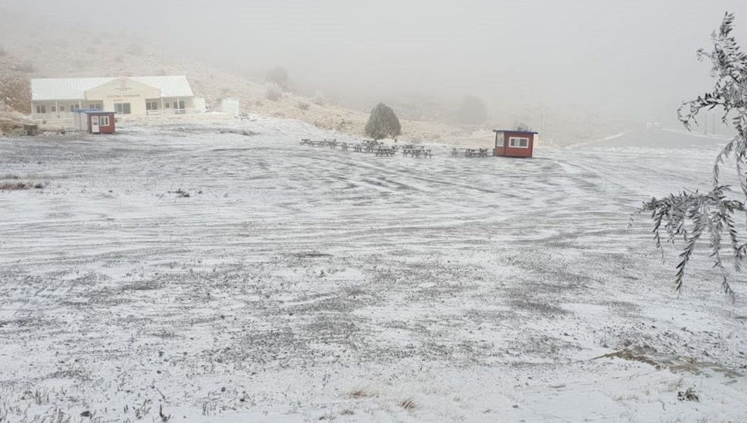 Denizli Kayak Merkezi'ne yılın ilk karı düştü | N-Life