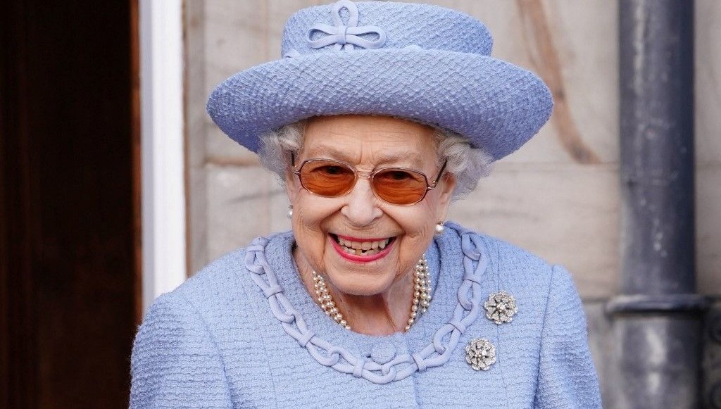 Kraliçe Elizabeth'in cenaze töreni öncesi yeni bir portresi yayınlandı ...