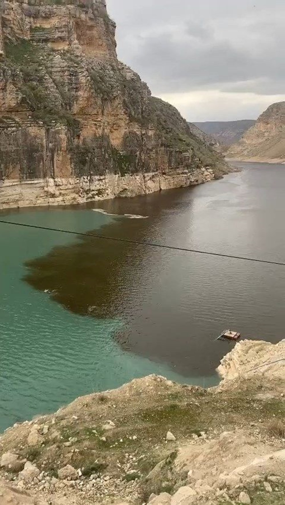 Botan Çayı'nın rengi siyaha döndü - Son Dakika Türkiye Haberleri | NTV ...