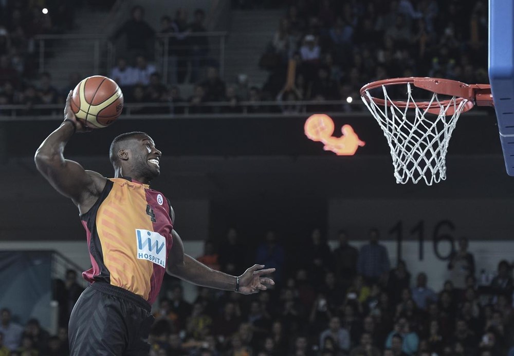 "Sony Xperia Smaç Yarışması"nın galibi Kenneth Gabriel oldu - Son ...