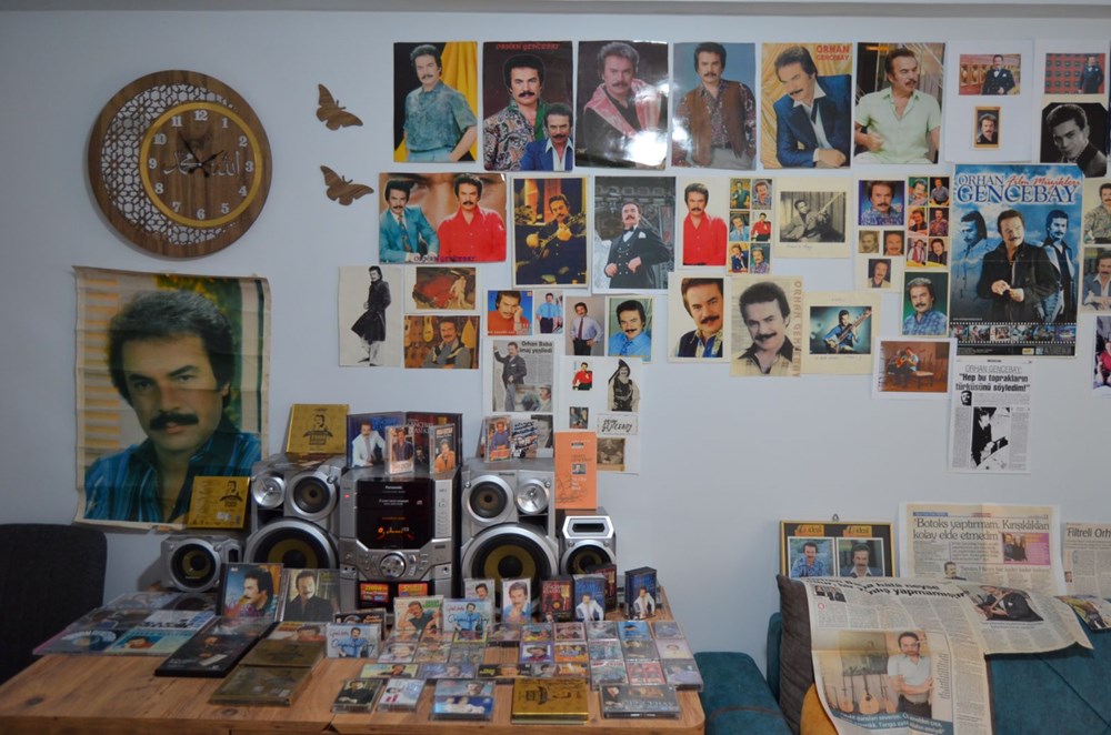 Evini adeta Orhan Gencebay müzesine çevirdi - Son Dakika Magazin ...