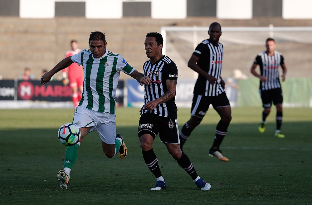 Beşiktaş - Real Betis maçı sonrası Oğuzhan ve Adriano'dan Pepe yorumu ...