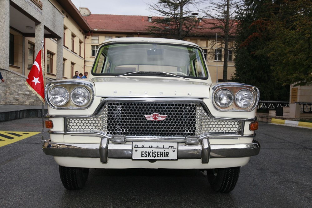 Türkiye'nin ilk yerli otomobili: Devrim (Tülomsaş Müzesi Devrim Arabası)