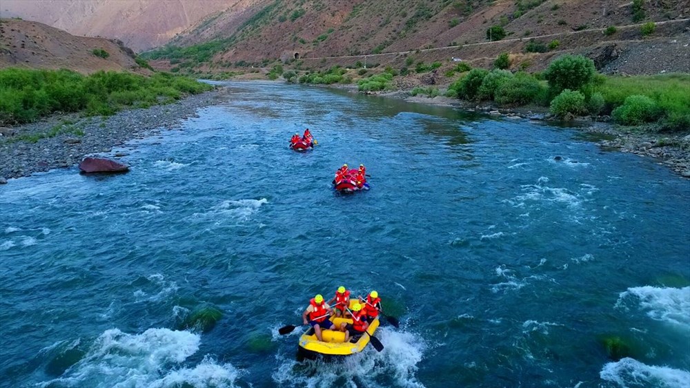 Elazığ'da Murat Nehri'nde rafting heyecanı
