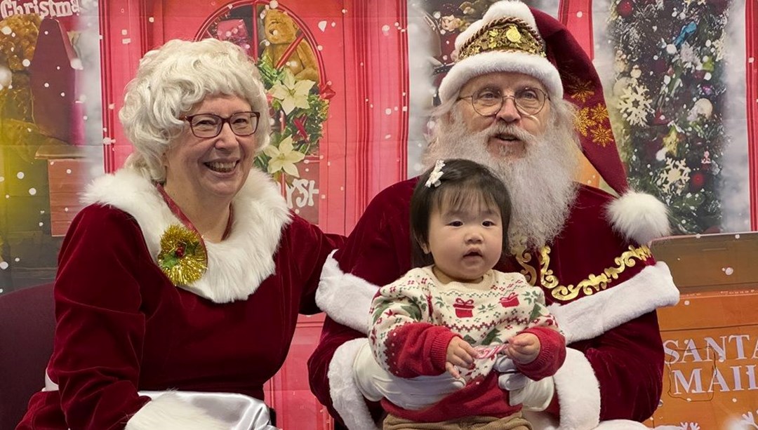 Ren geyiği yerine askeri uçak kullandı! Alaska'da Noel Baba operasyonu ...