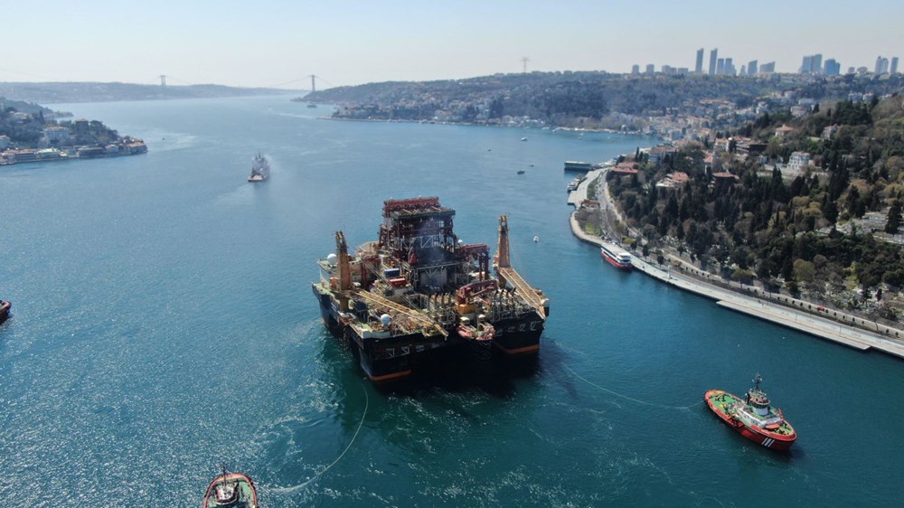 Dev petrol arama platformu İstanbul Boğazı'ndan geçti - Son Dakika ...