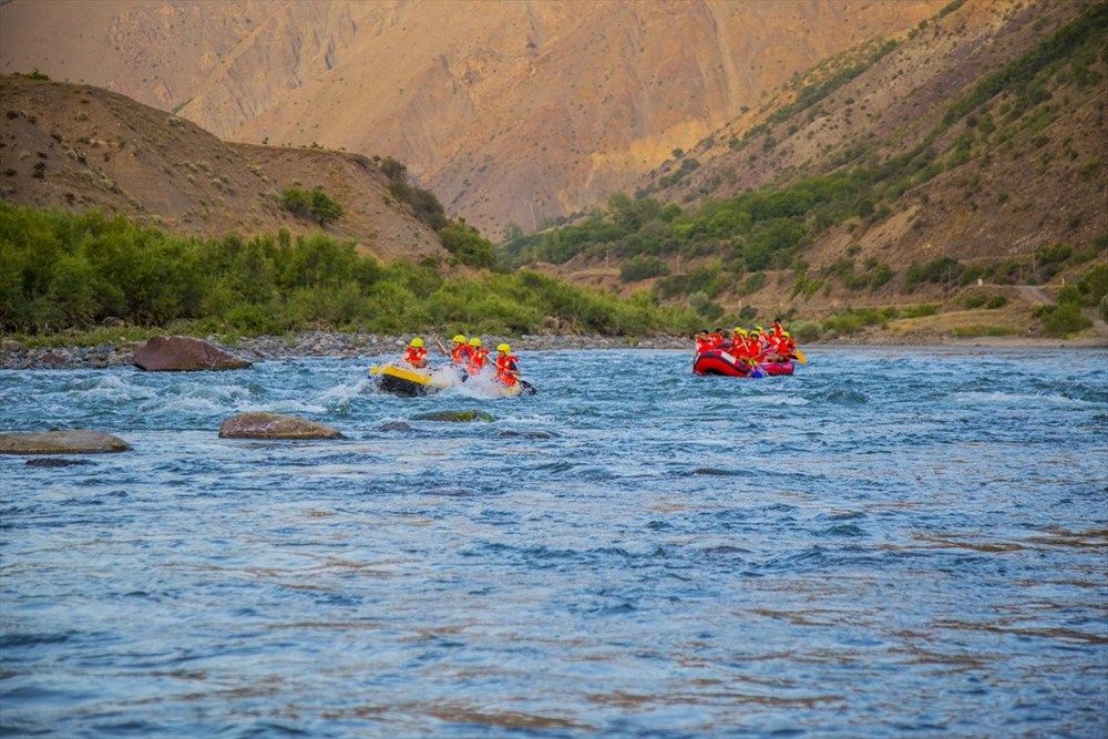 Elazığ'da Murat Nehri'nde rafting heyecanı