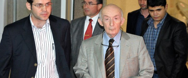 Teoman Koman teslim oldu - Son Dakika Türkiye Haberleri | NTV Haber