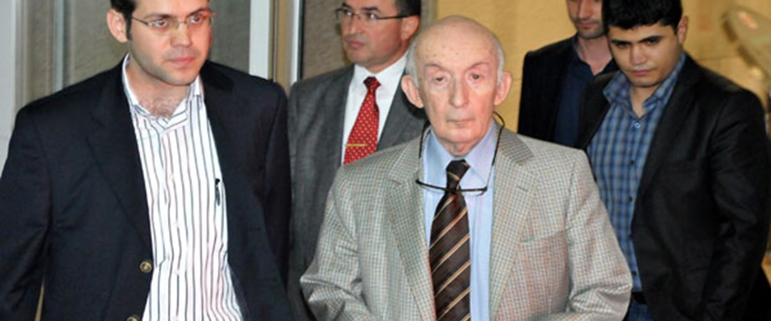 Teoman Koman teslim oldu - Son Dakika Türkiye Haberleri | NTV Haber