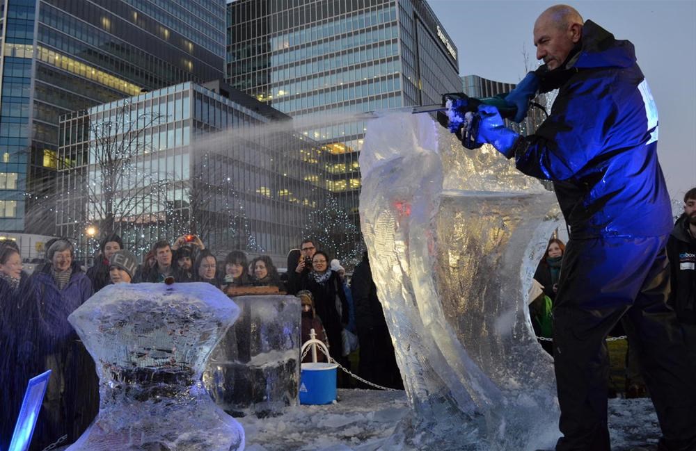 Buz gibi havada buzdan heykeller